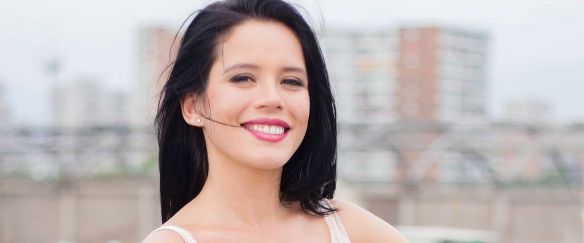 Angie Alvarado saca aplausos con elegante desnudo — RadioActiva 92.5