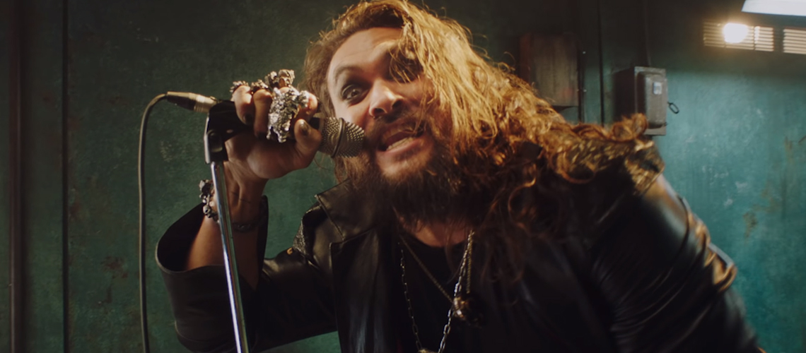 Jason Momoa se convierte en Ozzy Osbourne en nuevo video — RadioActiva 92.5