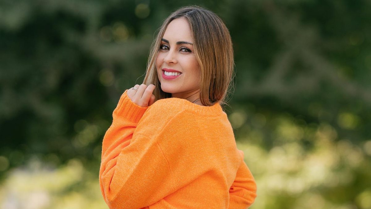 Maura Rivera saca aplausos con sensuales postales — RadioActiva 92.5