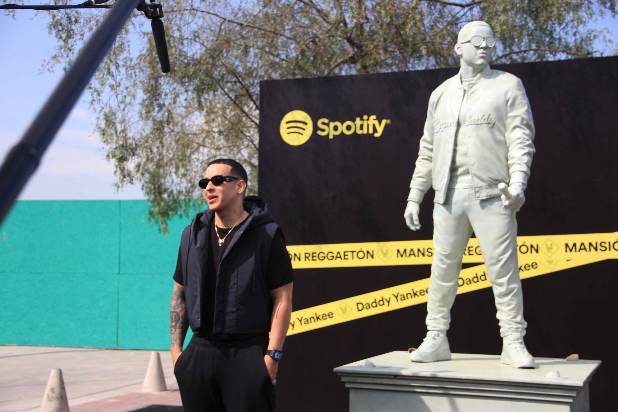 Una estatua para el "King": Spotify homenajea a Daddy Yankee con una ...