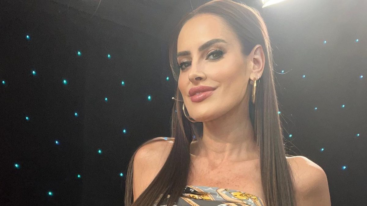 "Que pose más ordinaria": hacen pebre a Adriana Barrientos por fotos a potope — RadioActiva 92.5