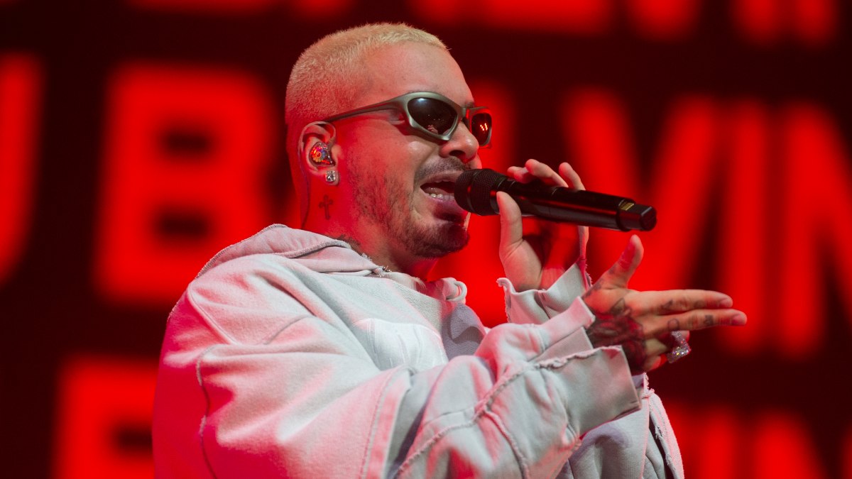 J Balvin en Chile: ¿Cuáles canciones cantaría en su show? — RadioActiva ...