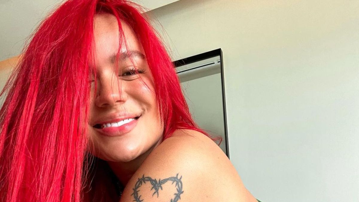 "Amo tus curvas naturales": Karol G revoluciona las redes con sensual ...