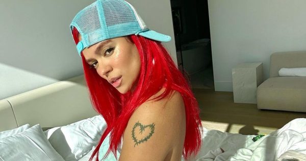 "Mamasita": Karol G sube la temperatura al posar en bikini desde Puerto ...