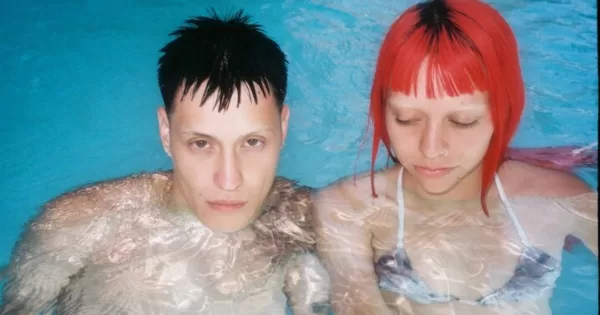 "Arreglo Floral": Lo nuevo de Akriila con Kidd Voodoo — RadioActiva 92.5